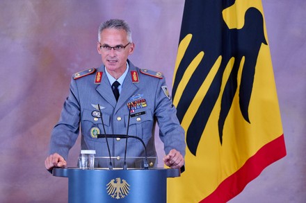 Award of the Cross of Merit to Brigadier General Jens Arlt by the ...