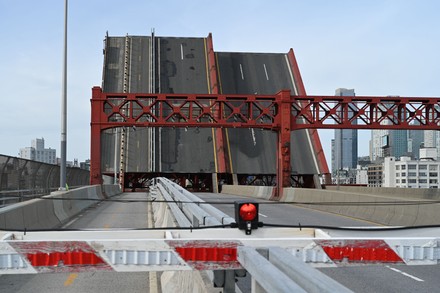 View Pulaski Bridge Runnion Type Bascule Editorial Stock Photo - Stock ...