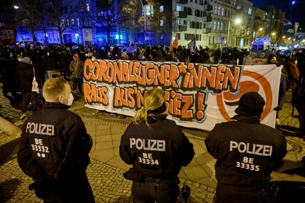 500 Anti fascist poster Stock Pictures, Editorial Images and Stock ...