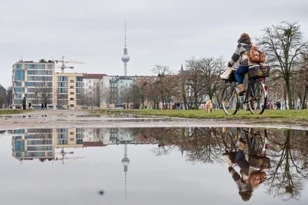 Damp Cold Rainy Weather Berlins Mauerparkcold Editorial Stock Photo ...