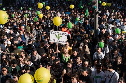 Hundreds Procannabis Protesters Hold Balloons During Editorial Stock ...