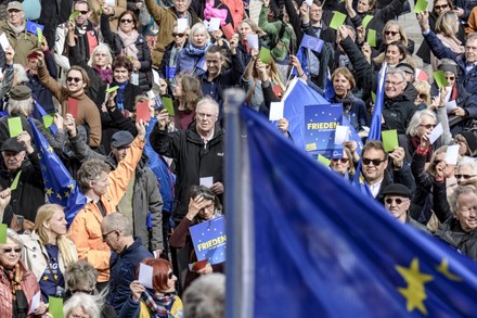 Proeurope Demonstration Pulse Europe Movement Against Editorial Stock ...