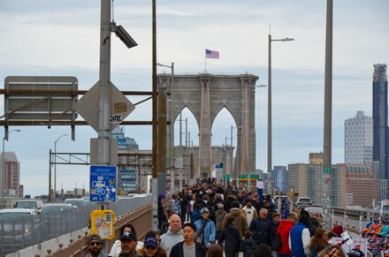 500 Crowded bridge Stock Pictures, Editorial Images and Stock Photos ...