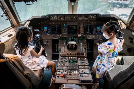 Kids Play Pilot Cockpit Retired Boeing Editorial Stock Photo - Stock ...