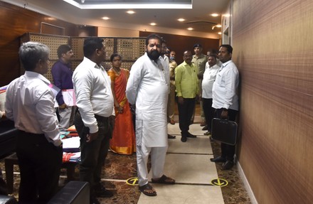 Shiv Sena MLA Dilip Lande Protests At MMRDA Office, Mumbai, Maharashtra ...