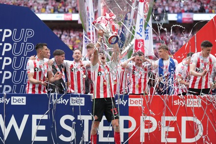 Luke Onien Sunderland Celebrate Trophy End Editorial Stock Photo ...