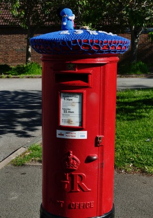 __COUNT__ imágenes de Queen's Platinum Jubilee post box topper, Shippon ...