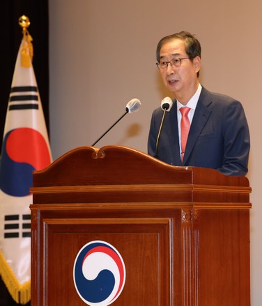 Han Ducksoo Speaks After Being Sworn Editorial Stock Photo - Stock ...