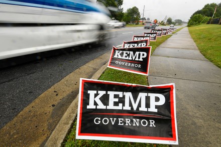 Signs Support Georgia Governor Brian Kemp Editorial Stock Photo - Stock ...
