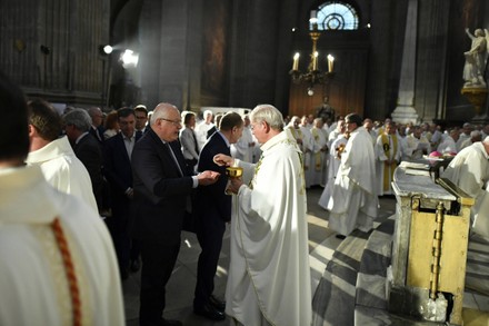 New Archbishop Paris Laurent Ulrich Celebrates Editorial Stock Photo ...