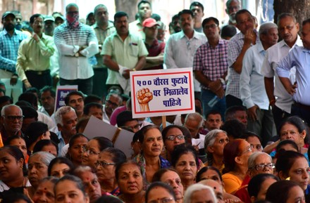 Textile Mill Workers Protest Demand House Like BDD, BIT Chawls And ...