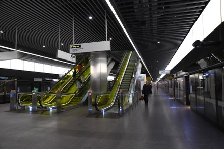 Platform Level Canary Wharf Station On Editorial Stock Photo - Stock ...