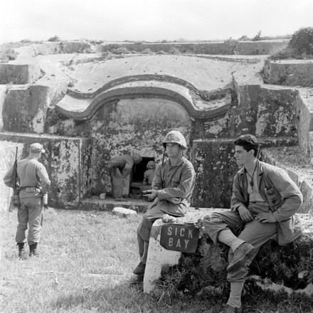 United States Soldiers Gathering Near Structure Editorial Stock Photo ...