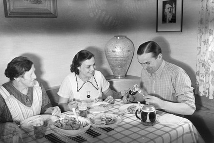 16 Adolf hitler eating Stock Pictures, Editorial Images and Stock ...