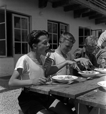 16 Adolf hitler eating Stock Pictures, Editorial Images and Stock ...