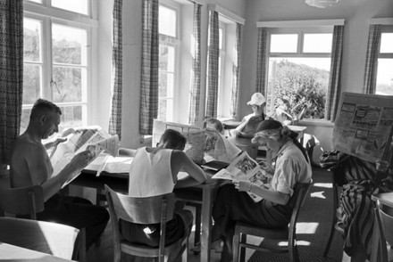 45 Soldier reading newspaper Stock Pictures, Editorial Images and Stock ...