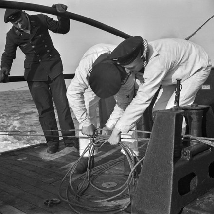 Sailors Minesweeper Exercise On Their Mindsweepers Editorial Stock ...