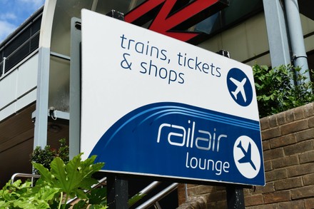 Rail Air Service Reading Station Heathrow Editorial Stock Photo - Stock ...