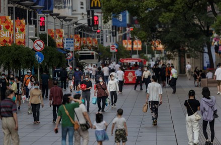 imágenes de Shanghai's daily life returns to normal after the easing of ...