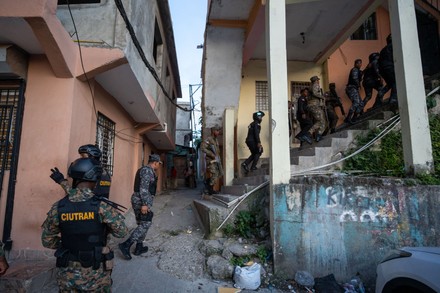 Dominican soldiers start patrols on the streets to combat crime, Santo ...