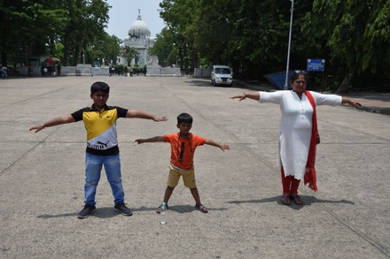 Kolkata observed Zero Shadow Moments at its Solar Noon, West Bengal ...