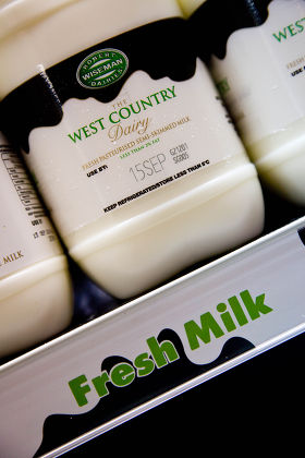 Robert Wiseman West Country Pasteurised Milk Editorial Stock Photo ...