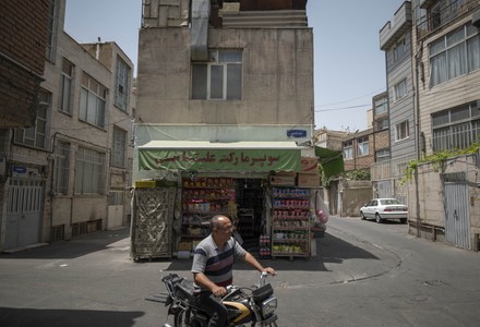 Daily Life In Tehran, Iran - 07 Jun 2022 Stock Pictures, Editorial ...