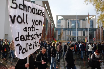 imágenes de Stop Migration Pact - demonstration in Berlin, berlin ...