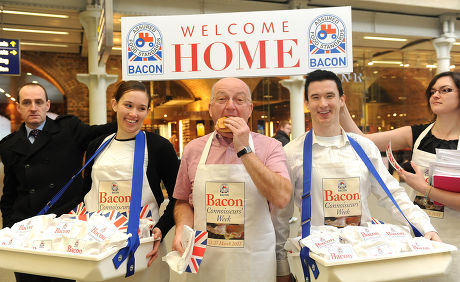 Oz Clarke launching 'Bacon Connosisseurs Week' St Pancras Station ...