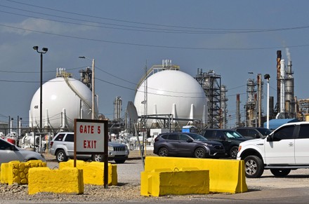 HollyFrontier Crude Oil Refinery, El Dorado, Kansas - 15 Jun 2022 Stock ...