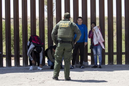 Us Border Patrol Officer Interacts Cuban Editorial Stock Photo - Stock ...