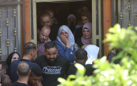 Palestinian Relatives Nabil Ghanem 53 Mourn Editorial Stock Photo ...