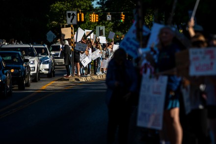 Protesters Line Streets Stand Median Large Editorial Stock Photo ...