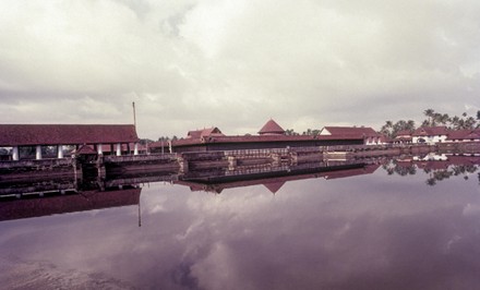 Irinjalakuda Koodal Manikyam Temple Tank Irinjalakuda Editorial Stock ...