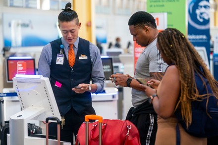 Jetblue Agent Assists Customer Ticketing Kiosk Editorial Stock Photo ...