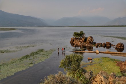 250 The wular lake Stock Pictures, Editorial Images and Stock Photos ...