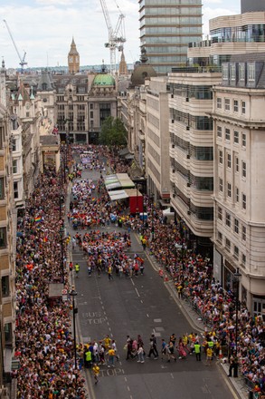 Larges Crowds Gather Watch Parade Celebrate Editorial Stock Photo ...