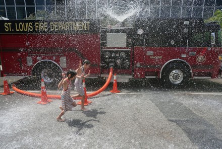 40 Fire department spray water Stock Pictures, Editorial Images and ...