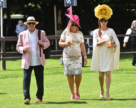 Newmarket Races, Horse Racing, Newmarket Racecourse, Suffolk, UK - 08 ...