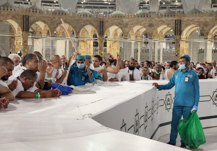 Cleaners Swipe Floor Kaaba Islams Holiest Editorial Stock Photo - Stock ...
