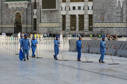 Cleaners Swipe Floor Kaaba Islams Holiest Editorial Stock Photo - Stock ...