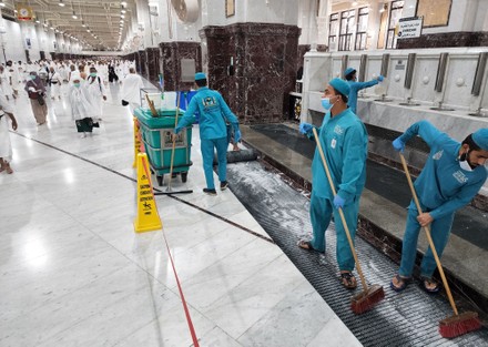 Cleaners Swipe Floor Kaaba Islams Holiest Editorial Stock Photo - Stock ...