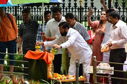 Maharashtra Chief Minister Eknath Shinde Pays Foto Stok Editorial ...