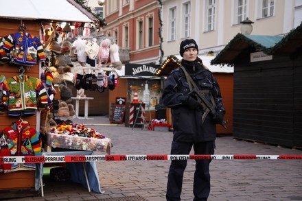 23 Police inner cordon Stock Pictures, Editorial Images and Stock ...