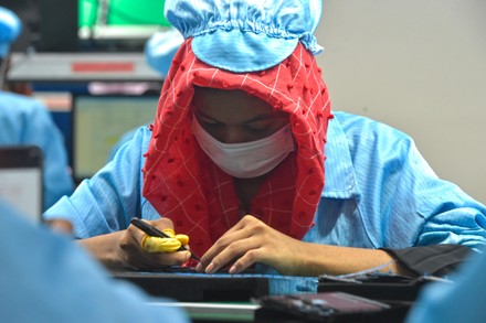 Worker Works Transsions Manufacturing Plant Gazipur Editorial Stock ...
