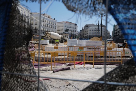 Workmen Toil Under Midday Sun During Editorial Stock Photo - Stock ...