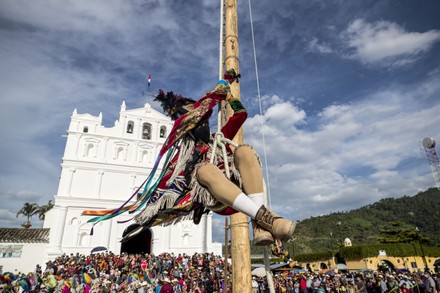 __COUNT__ imágenes de The 'Flying Stick Dance' returns to Guatemala ...