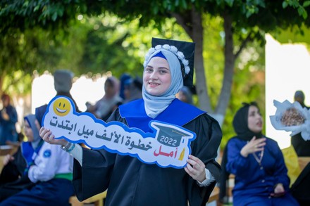 Palestinian students attend their graduation ceremony at University ...