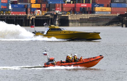 250 High speed boat race Stock Pictures, Editorial Images and Stock ...