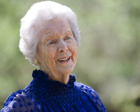 48 Deborah cavendish duchess of devonshire Stock Pictures, Editorial ...
